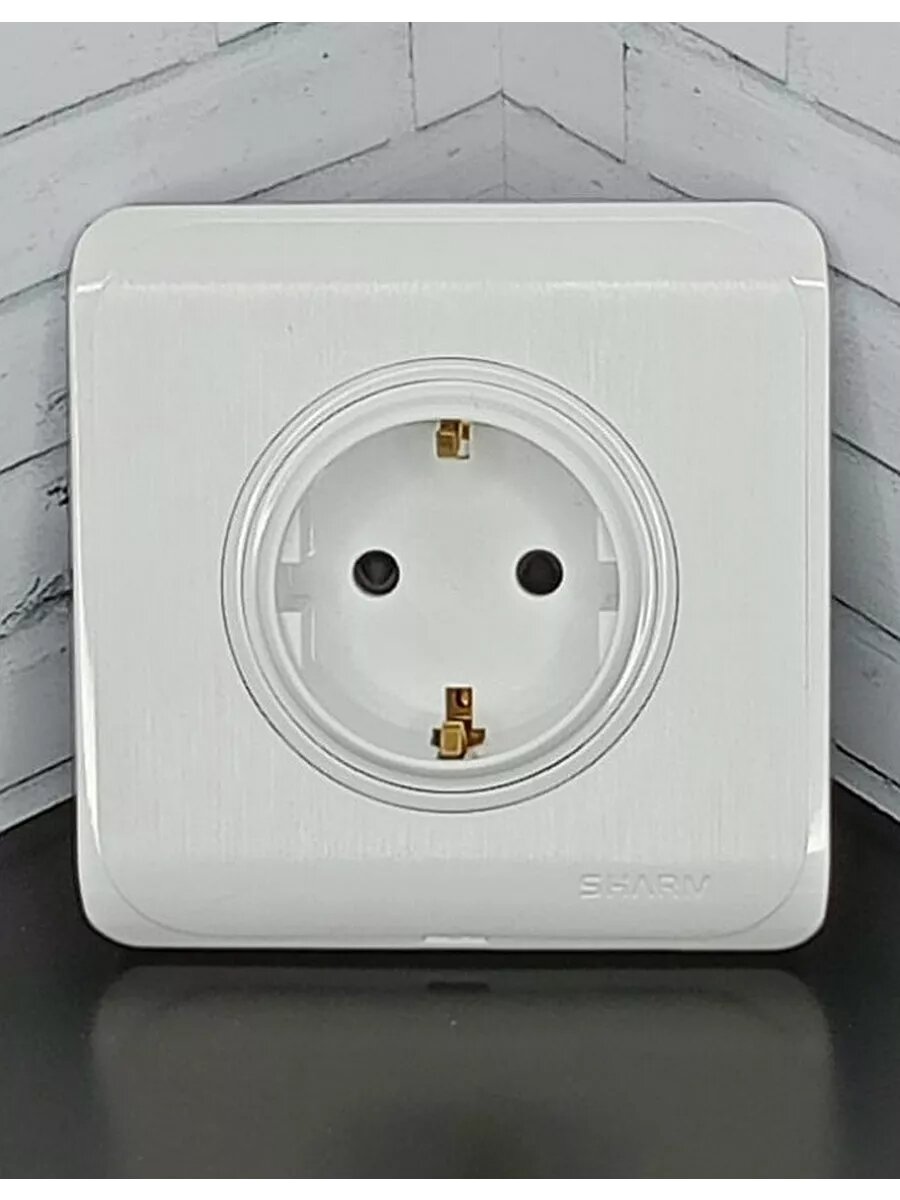 Розетка встраиваемая белая 147