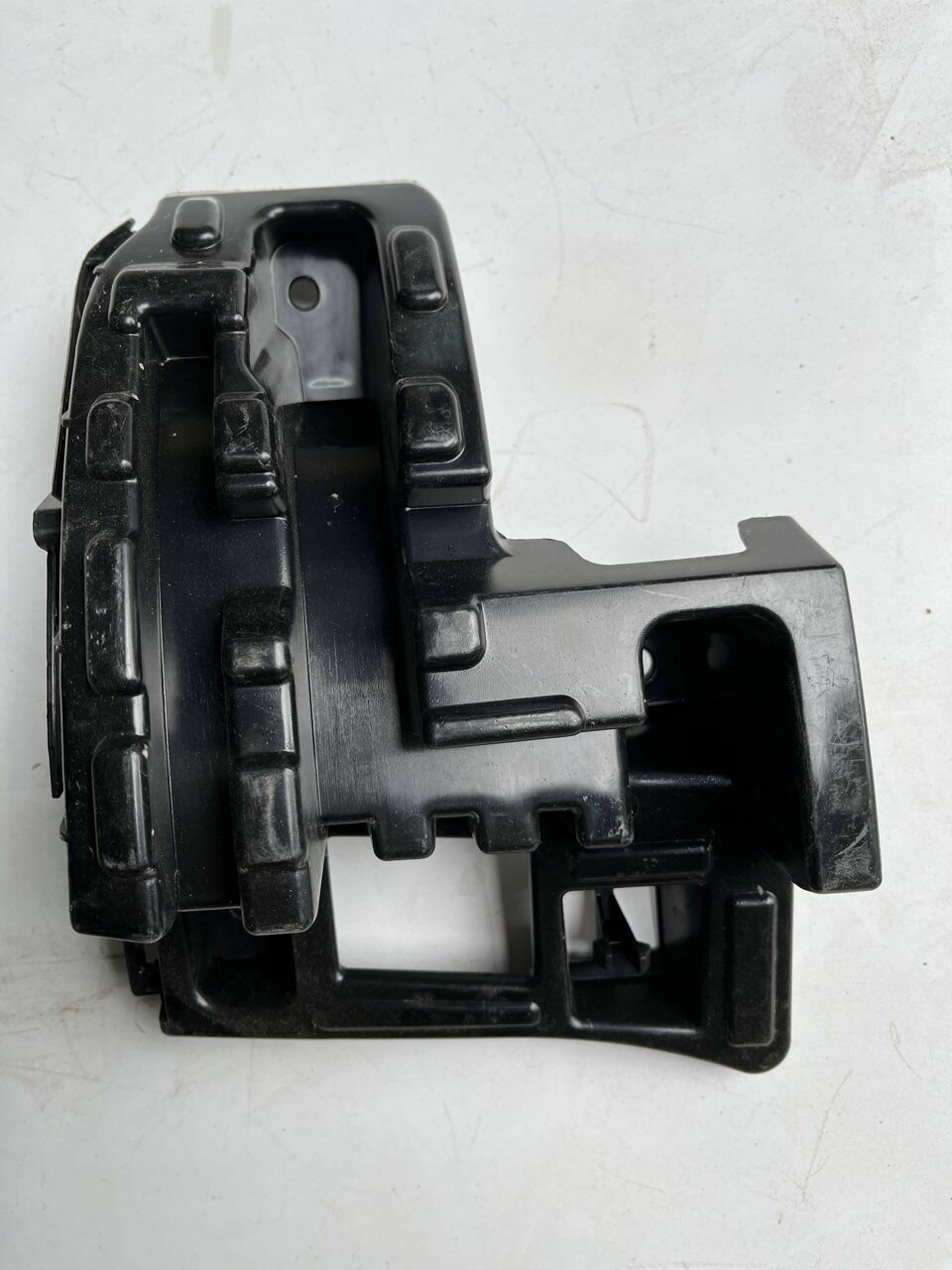 Кронштейн усилителя бампера заднего правый Geely Monjaro [2.0 16V 8AT внедорожник 4X4 Turbo] 6044127700