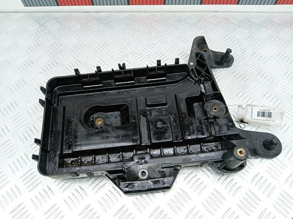 Крепление (корпус) аккумулятора Volkswagen Tiguan 1 1K0915333H арт. 1978670