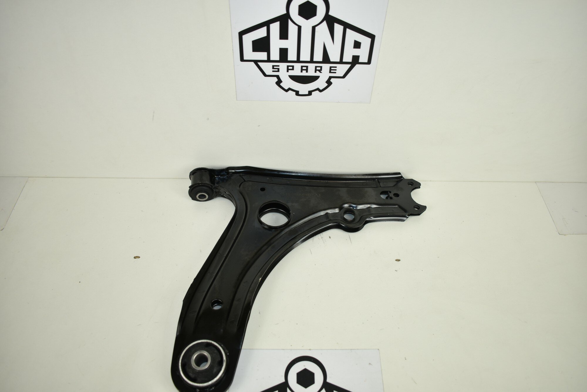 Рычаг передний Правый/Левый (без шаровой) Chery Amulet, Bonus, Very