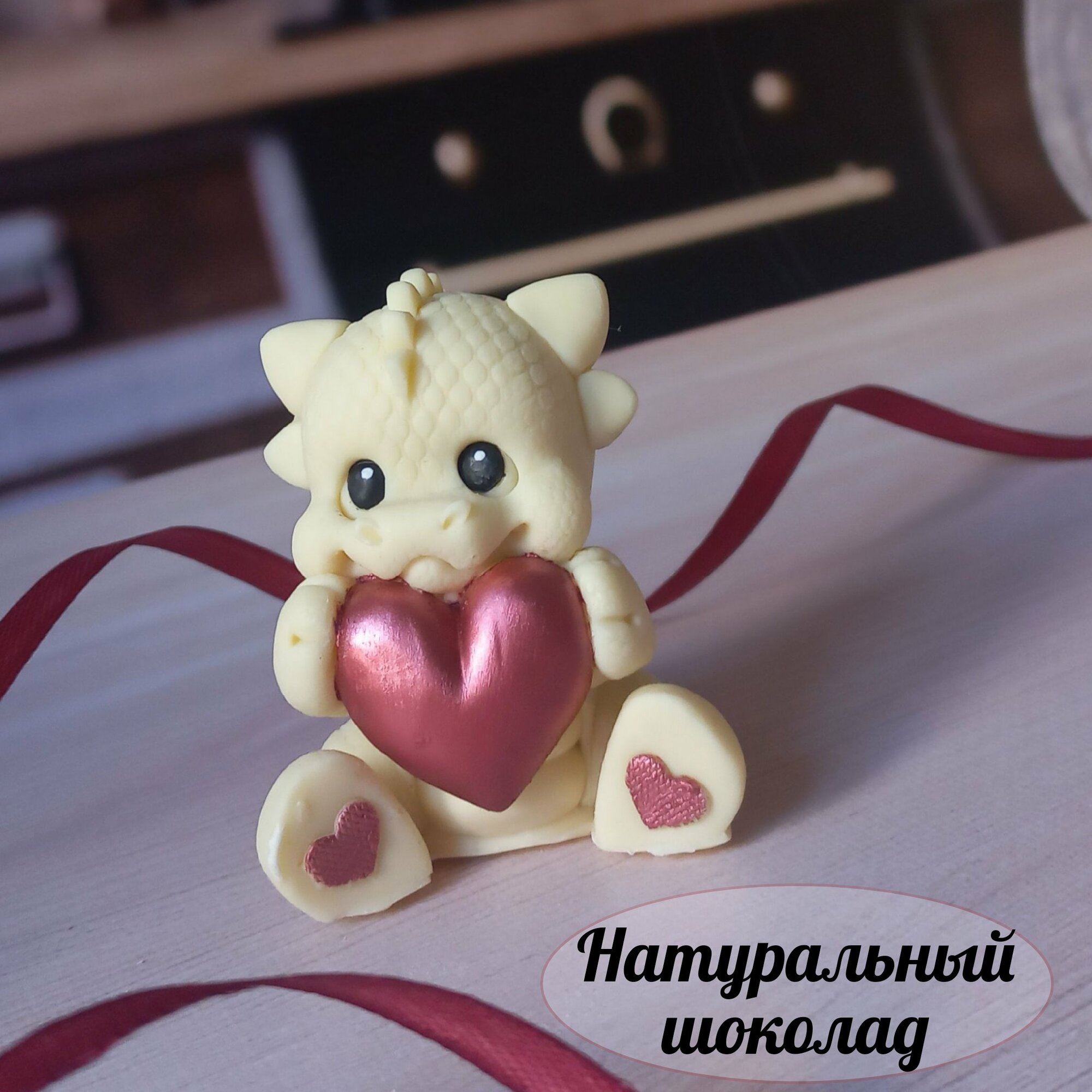 Дракон из белого шоколада Юки