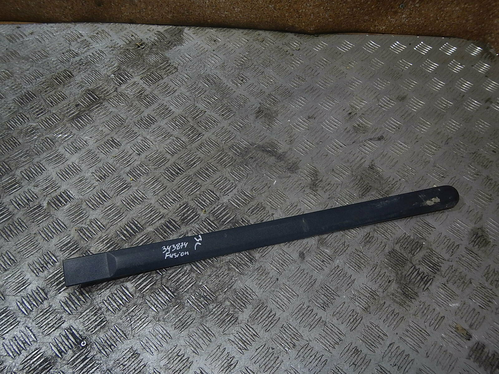 Б/У Молдинг двери задней левой, Ford (Форд)-FUSION (02-) FORD FUSION (02-12) до 2005 года Царапины. 343874 FORD арт. 1211129