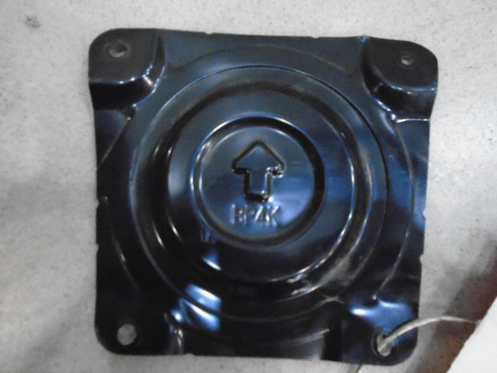 Крышка топливного насоса от Mazda 3 bk 2003-2009