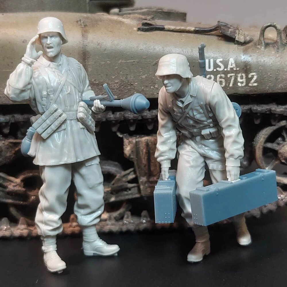 Фигурки ZKBOZK 1/35 Два солдата в бою, резиновые модели для сборки и покраски