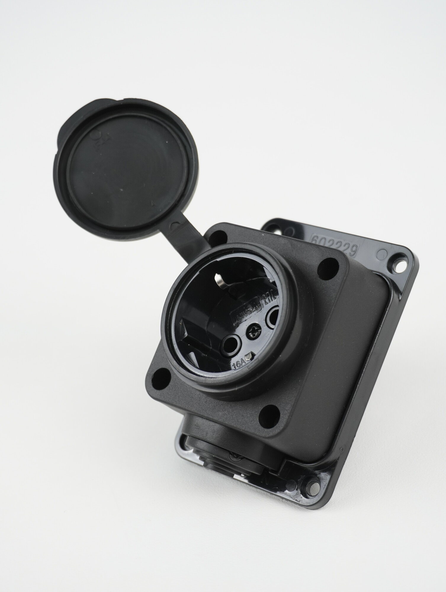 Розетка UNIVersal настенная с заглушкой с/з каучук 16А, 250В, IP44 (еврослот) 602229