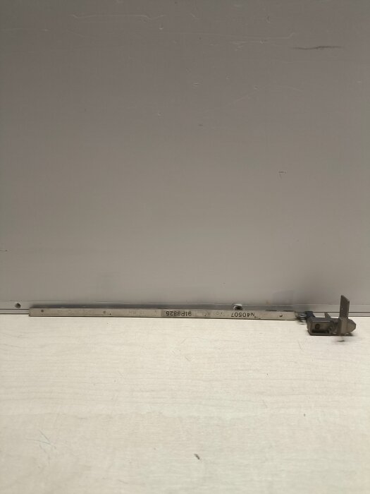 Правая петля с креплением матрицы ноутбука IBM ThinkPad R50e