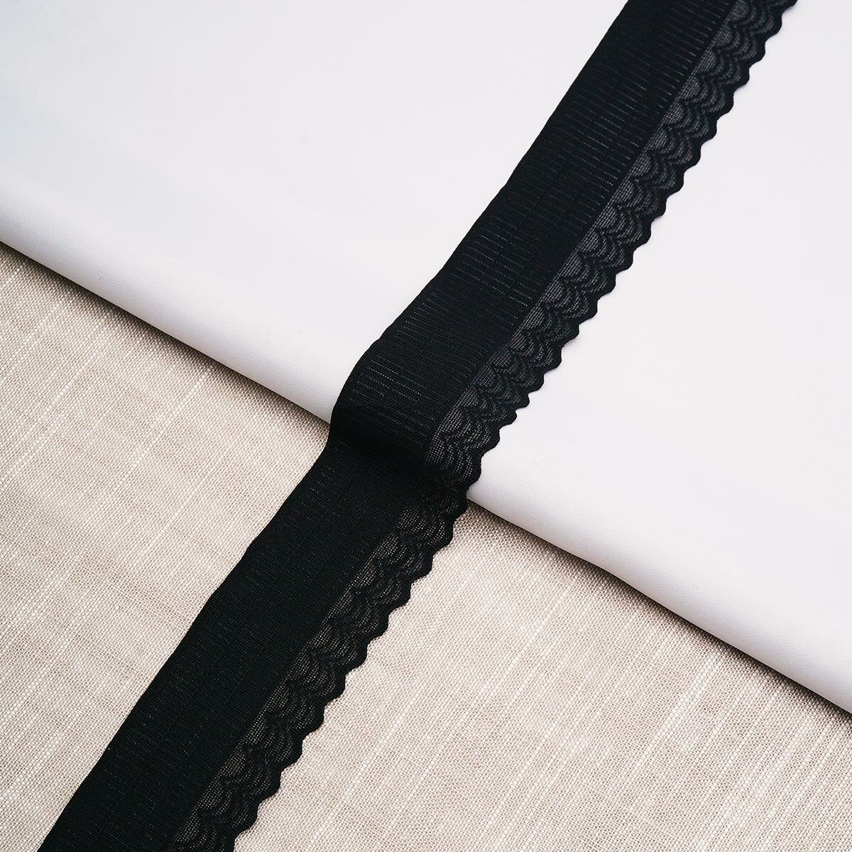 Кружево эластичное узкое 4 см × 13,72 м, черное, для творчества и рукоделия, Айрис