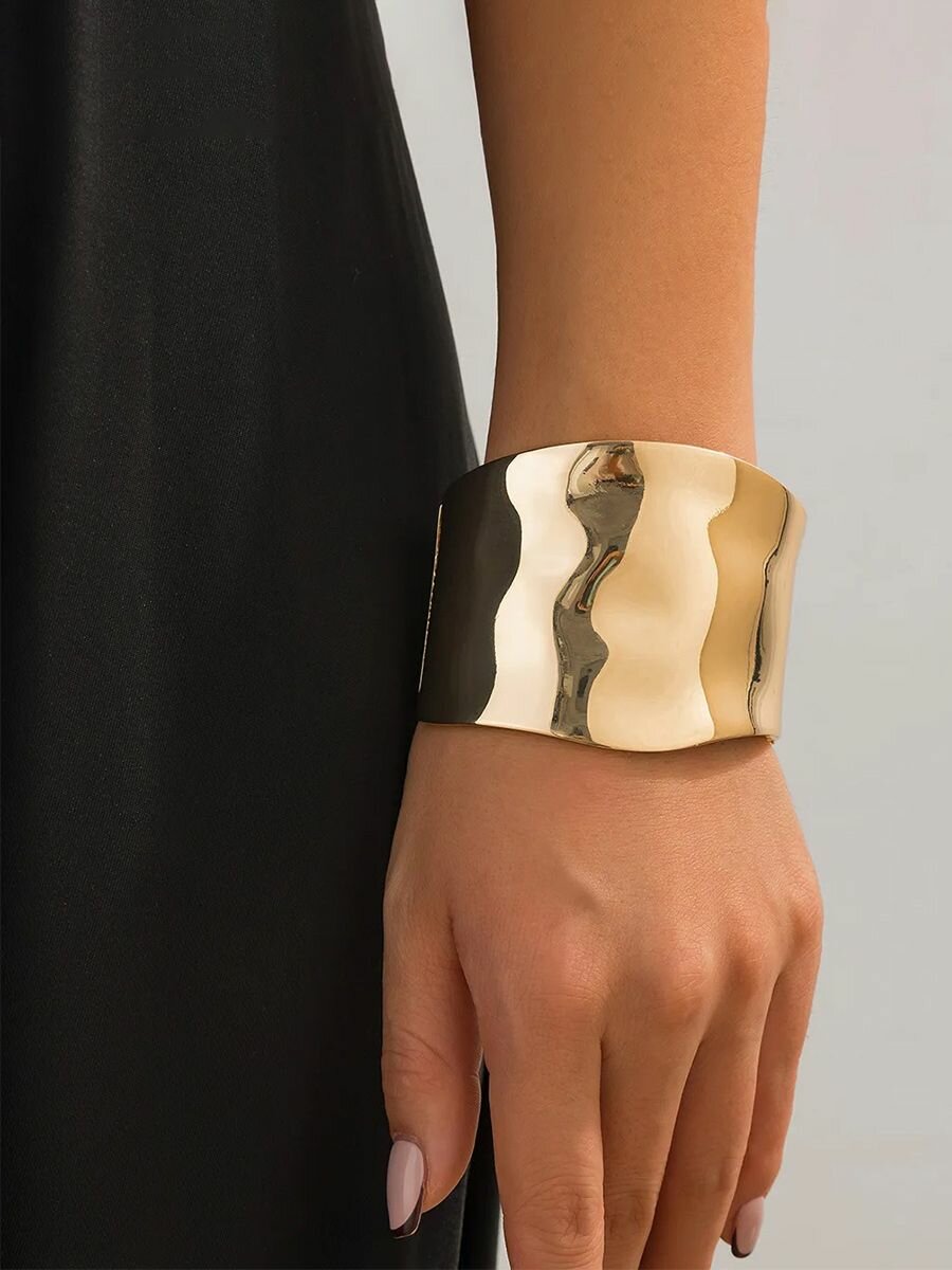 Жесткий браслет