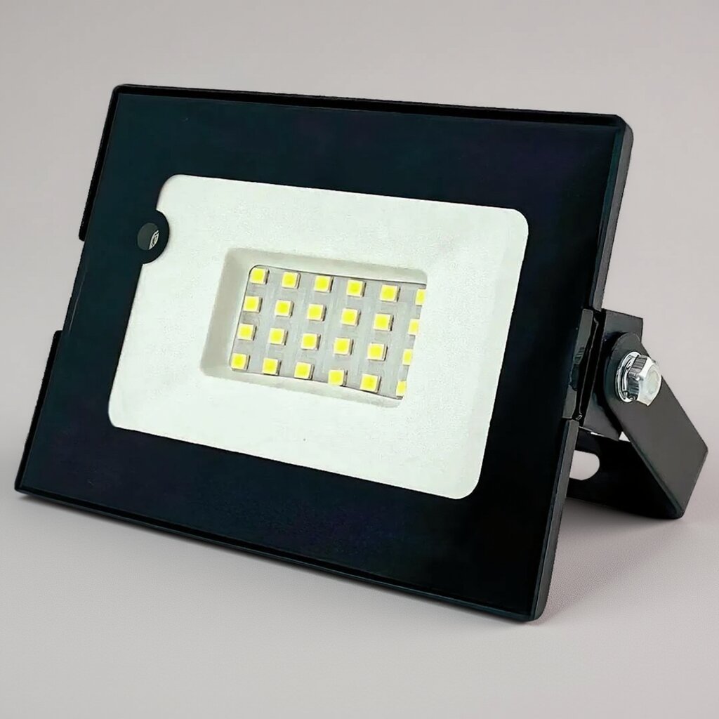 Светодиодный прожектор c датчиком движения GLANZEN 20Вт FAD-0011-20-SL 6500K IP65
