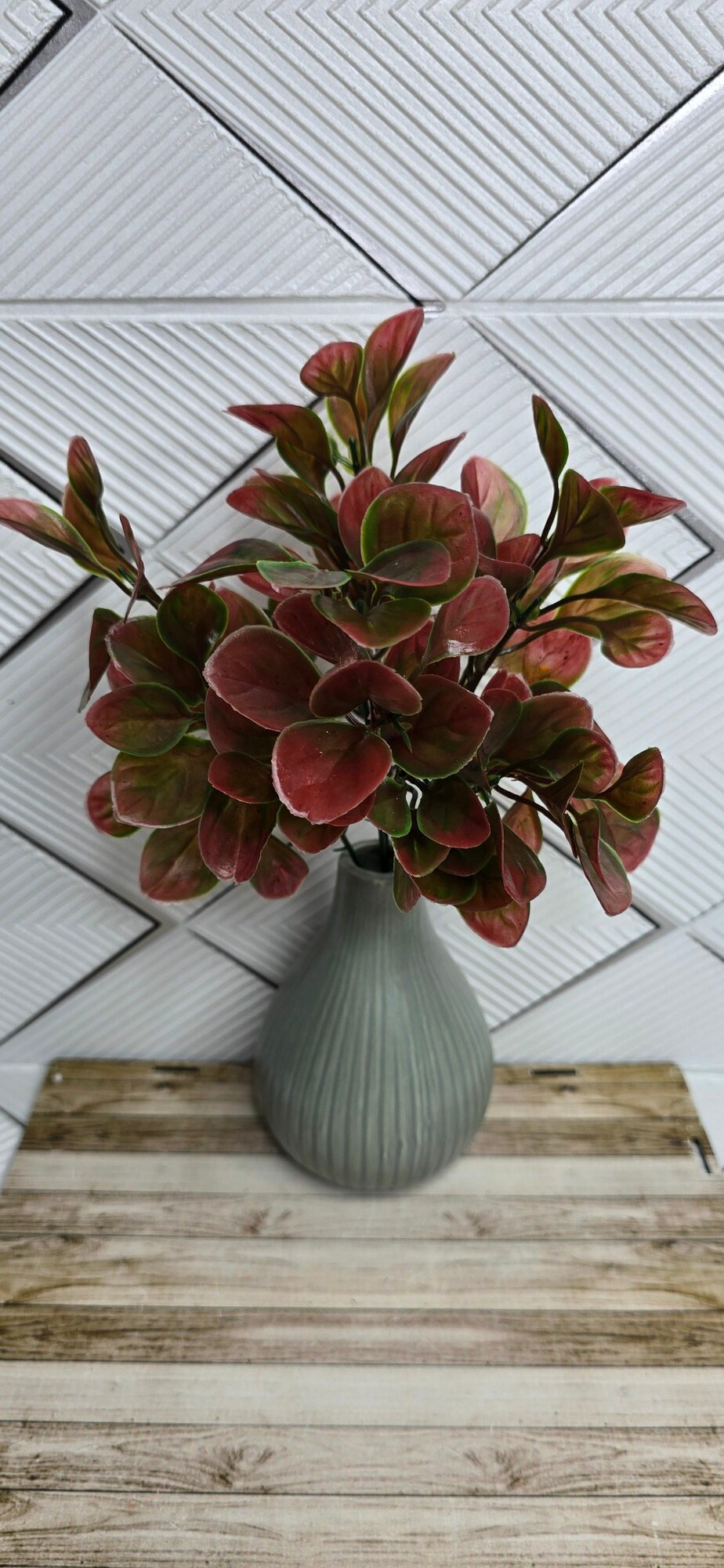 Искусственное растение Holodilova "Ветка эвкалипта", лиственное, пластик, 33см, коричневое