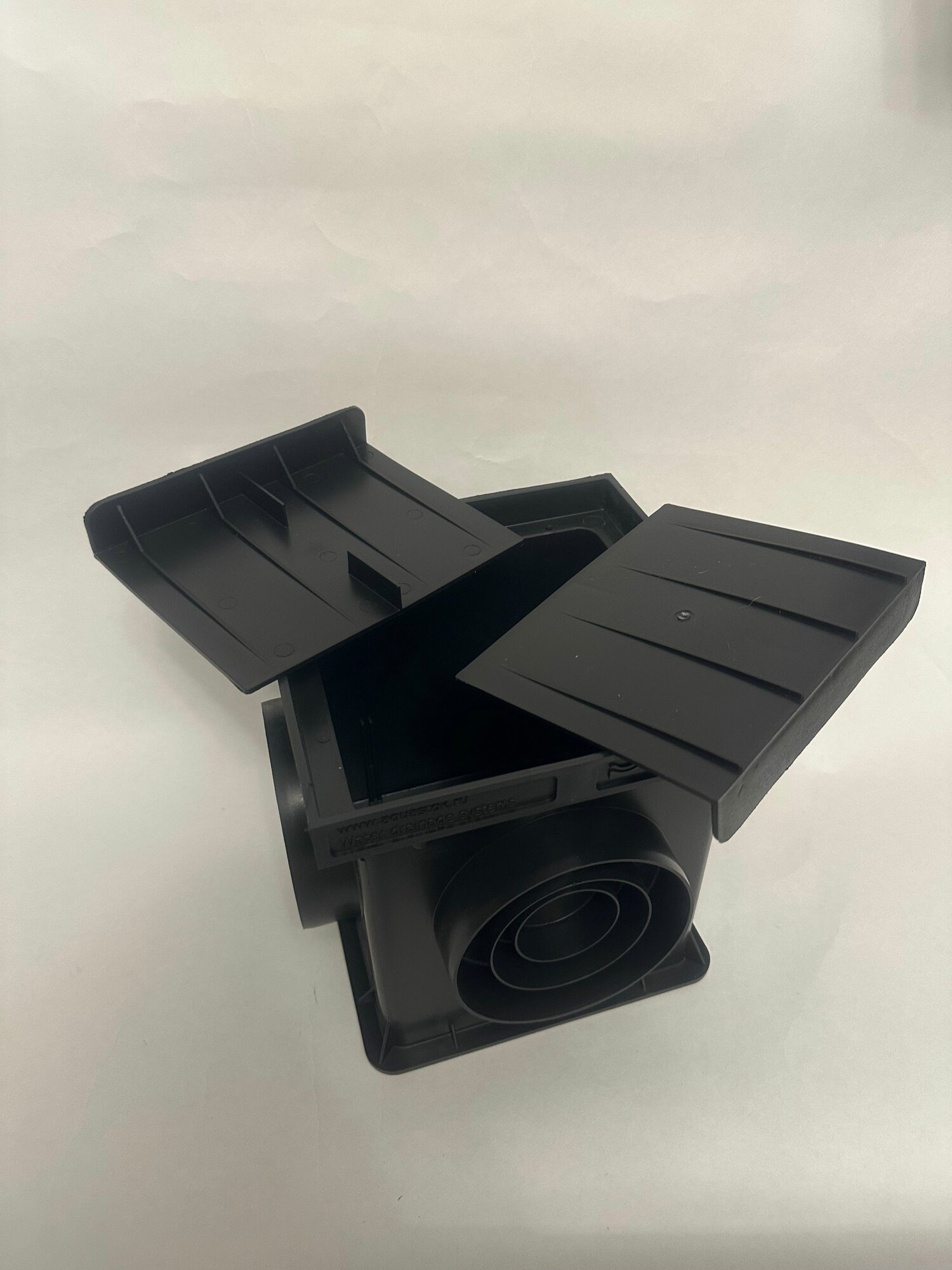 Дождеприемник пластиковый (в сборе), 200х200 мм без решетки