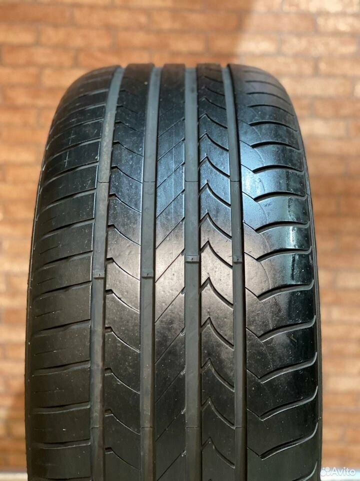 Goodyear EfficientGrip 285/40 R20