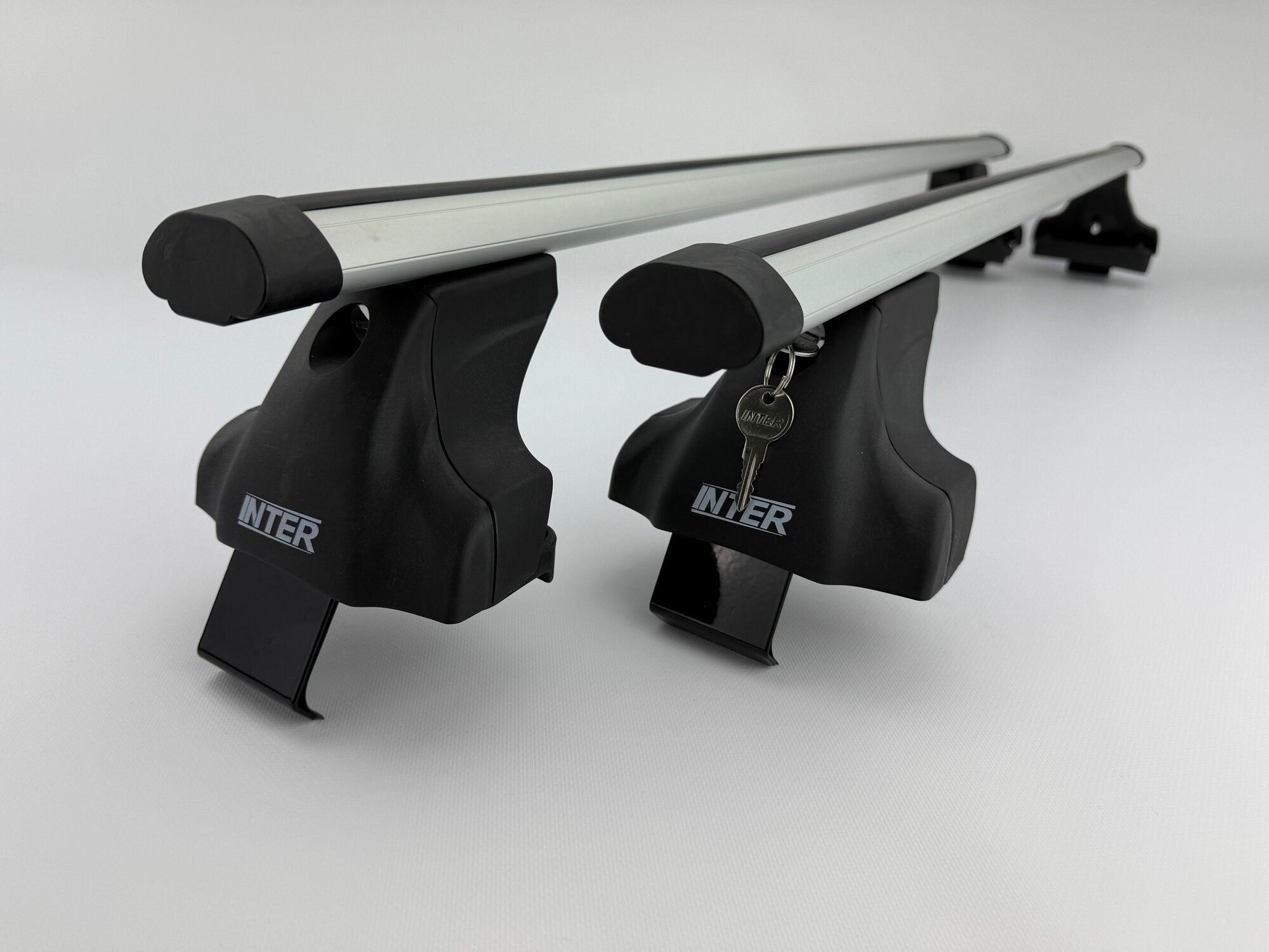 Багажник на крышу Шкода Рапид 2020-н. в. Skoda Rapid, Крепление Inter Spectr штатные места в дверных проемах автомобиля с овальными серебристыми попереченами + замок