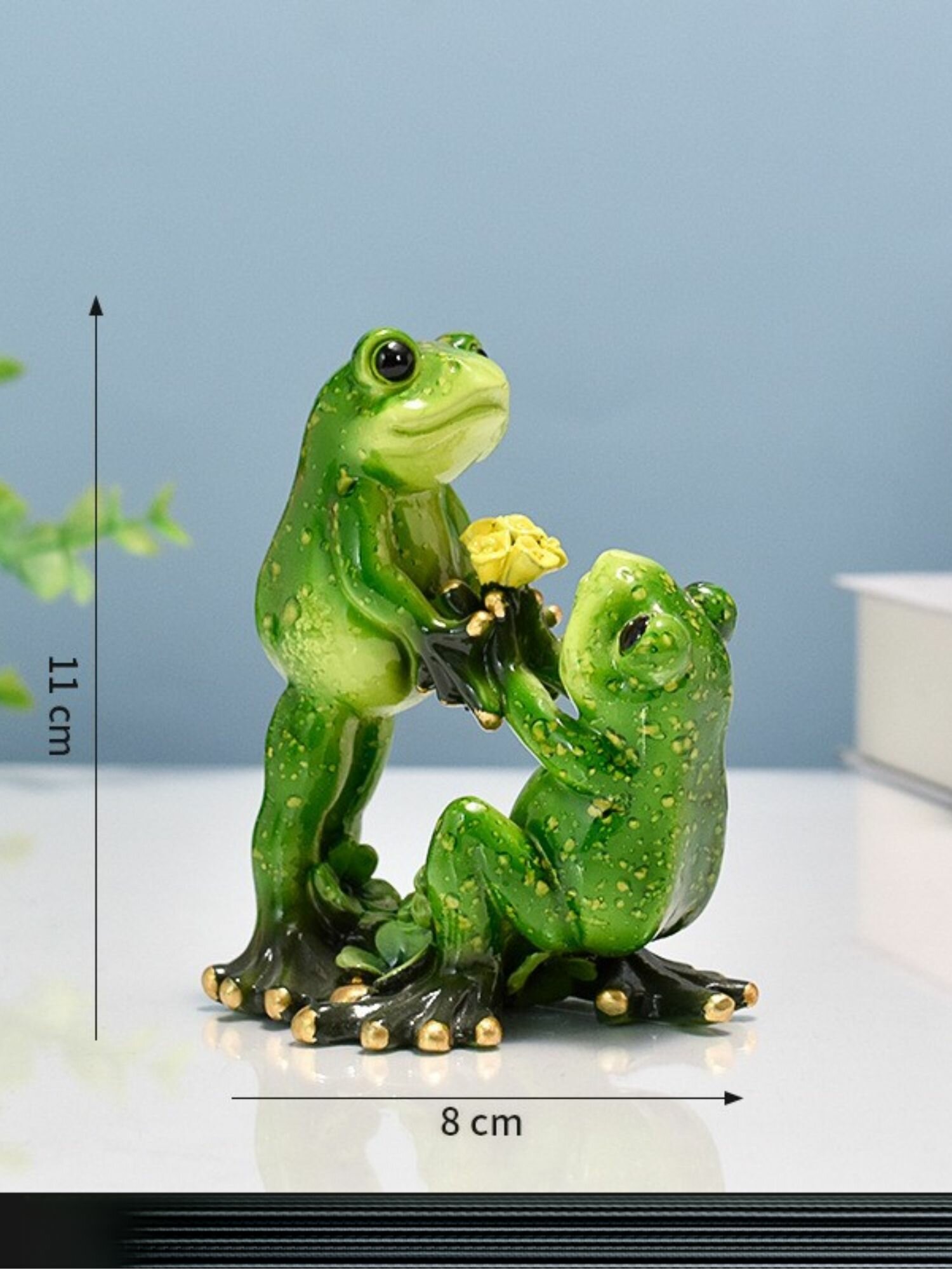 Статуэтки, лягушка для занятий йогой, украшения, тумбы для телевизора, винные шкафы у входа, украшения в виде животных