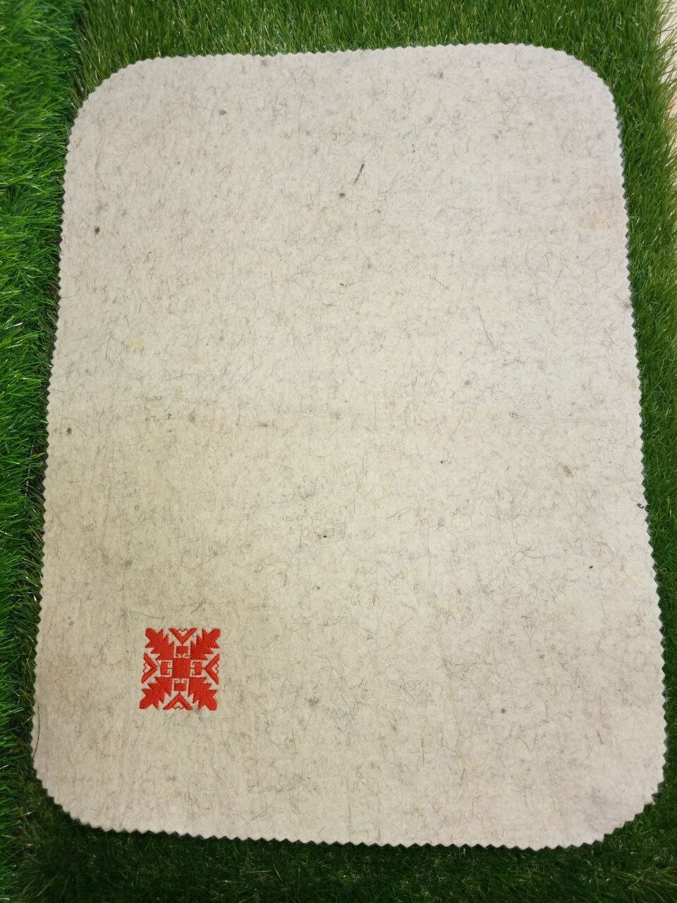 Банный коврик из натуральной овечьей шерсти.