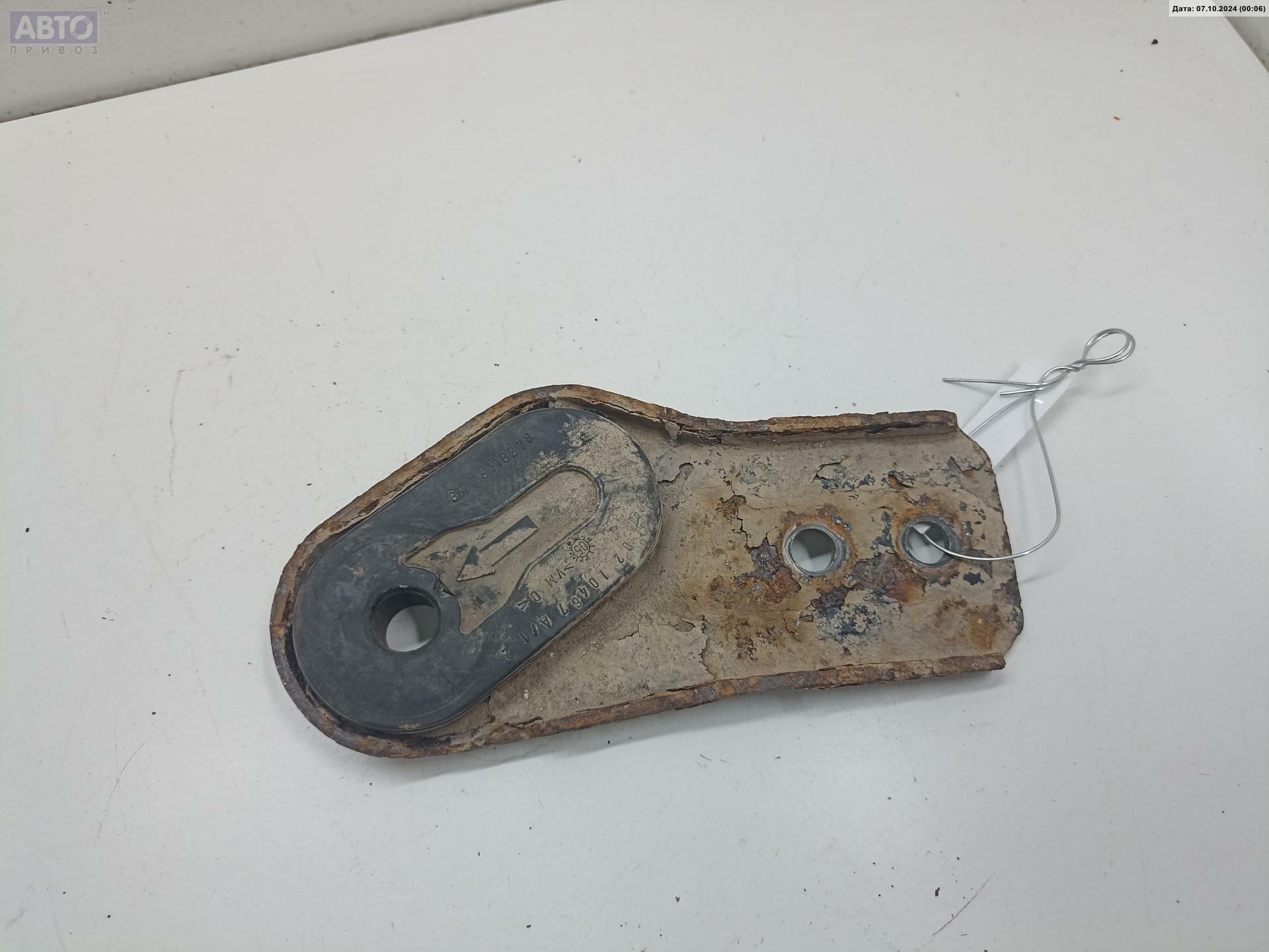 Кронштейн радиатора Opel Astra H (2004-2009)