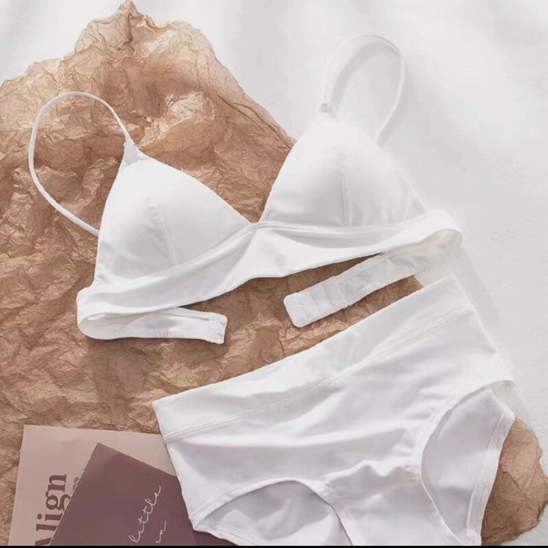 Комплект нижнего белья: бюстгальтер без косточек с треугольными чашками, тонкий, с красивой спинкой, бесшовный, удобный, дышащий, тонкие бретели, женское нижнее белье для небольшой груди, белый.