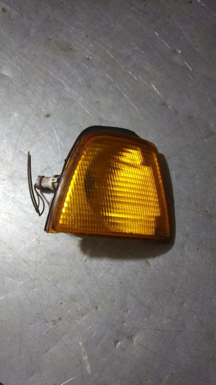 Повторитель поворота на крыле правый Audi 80 B3 (1986 - 1992) 6R0144886