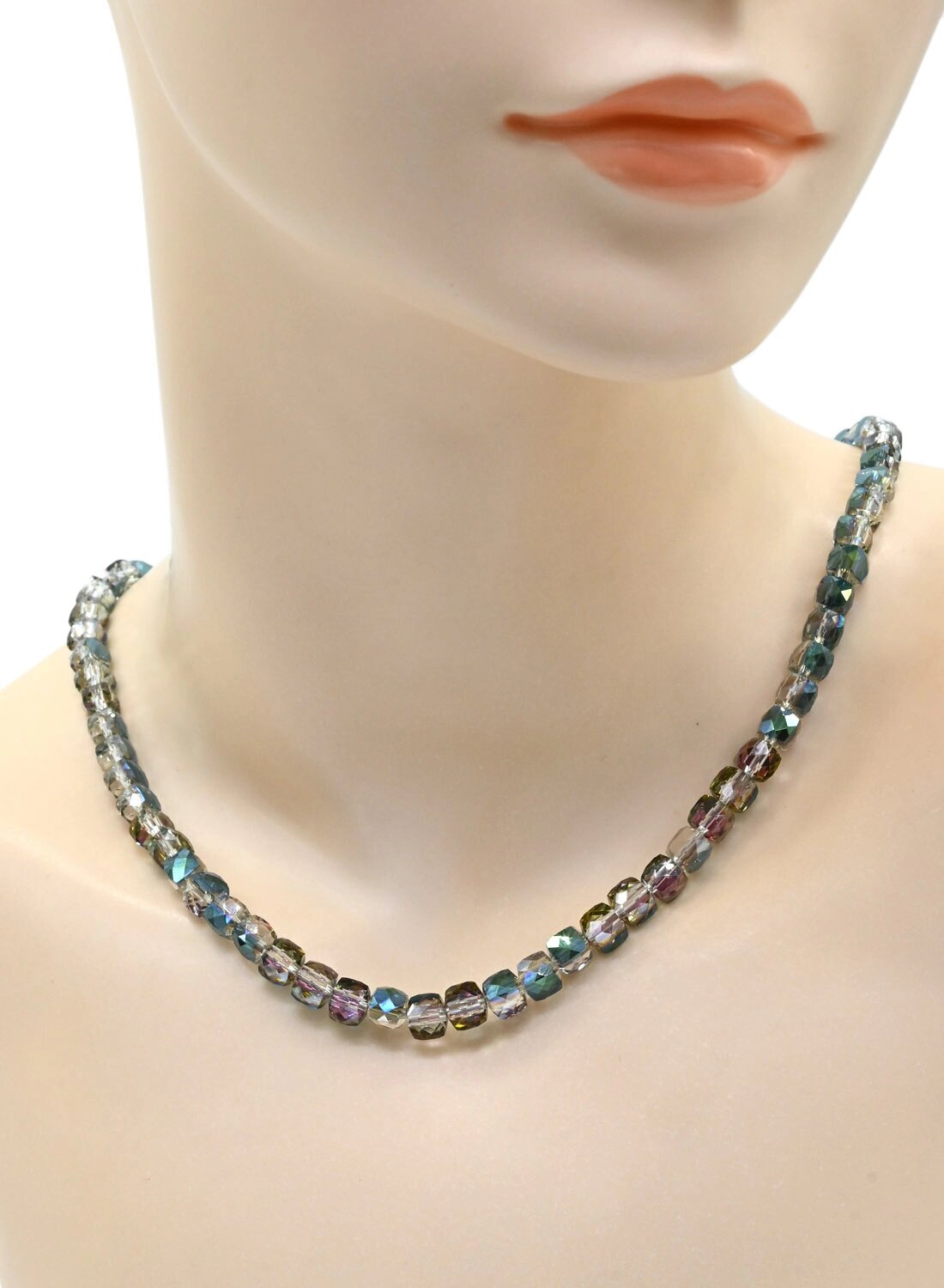 Бусы, циркон