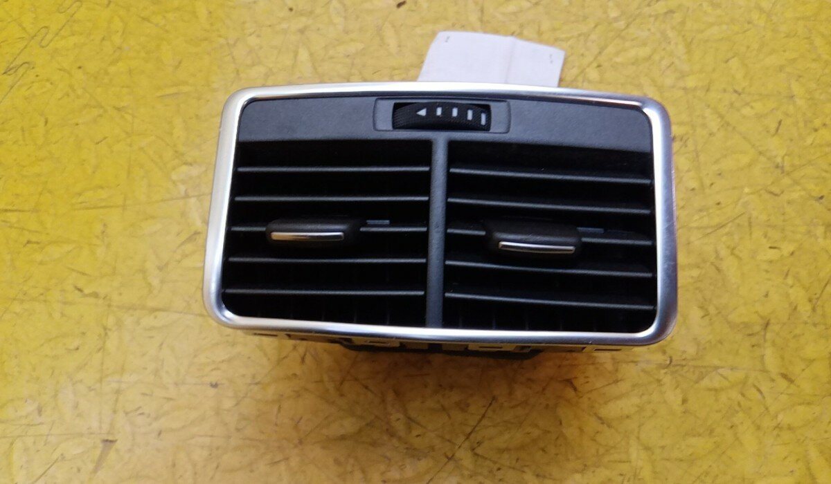 Дефлектор воздушный A6 (C6,4F) Audi 4F0819203B