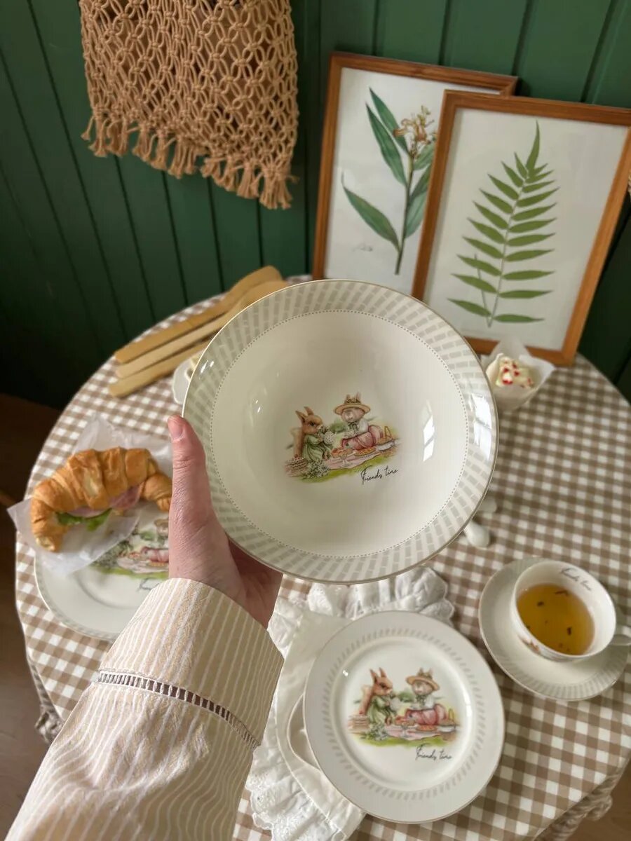 Тарелка глубокая с кроликами, фарфор