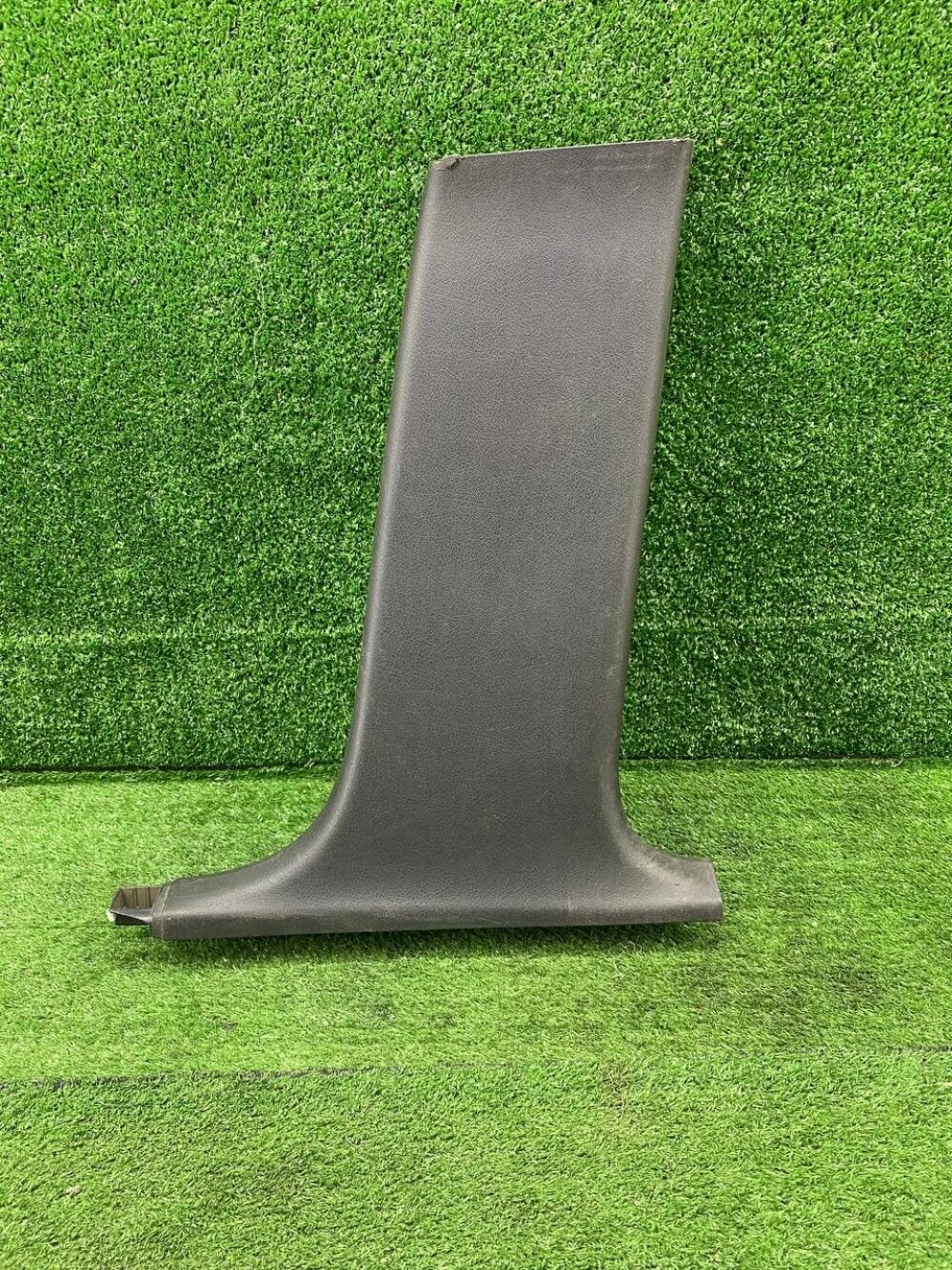 Обшивка салона правая Audi A4 B6 черн 7762 8E08672404PK