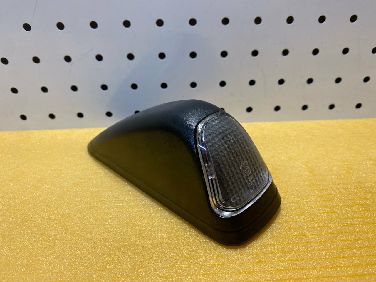 Фонарь габаритный правый Мерседес Аксор Атего, КАМАЗ-5490