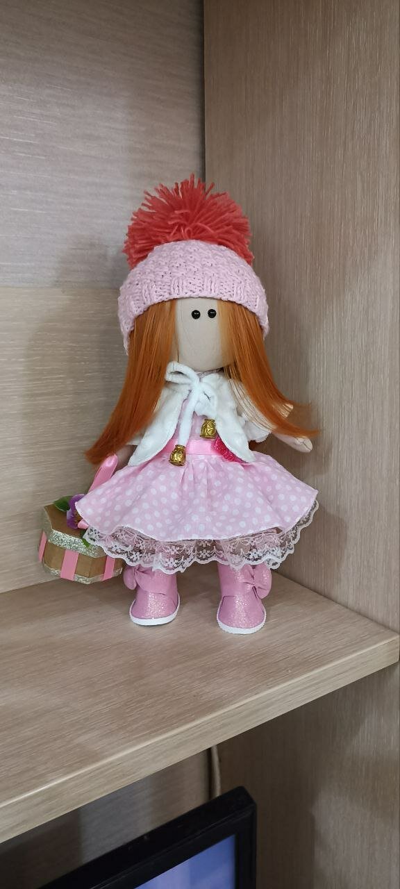 Интерьерная кукла "Ручная работа" 27см, текстиль, съемные аксессуары, подарочная упаковка