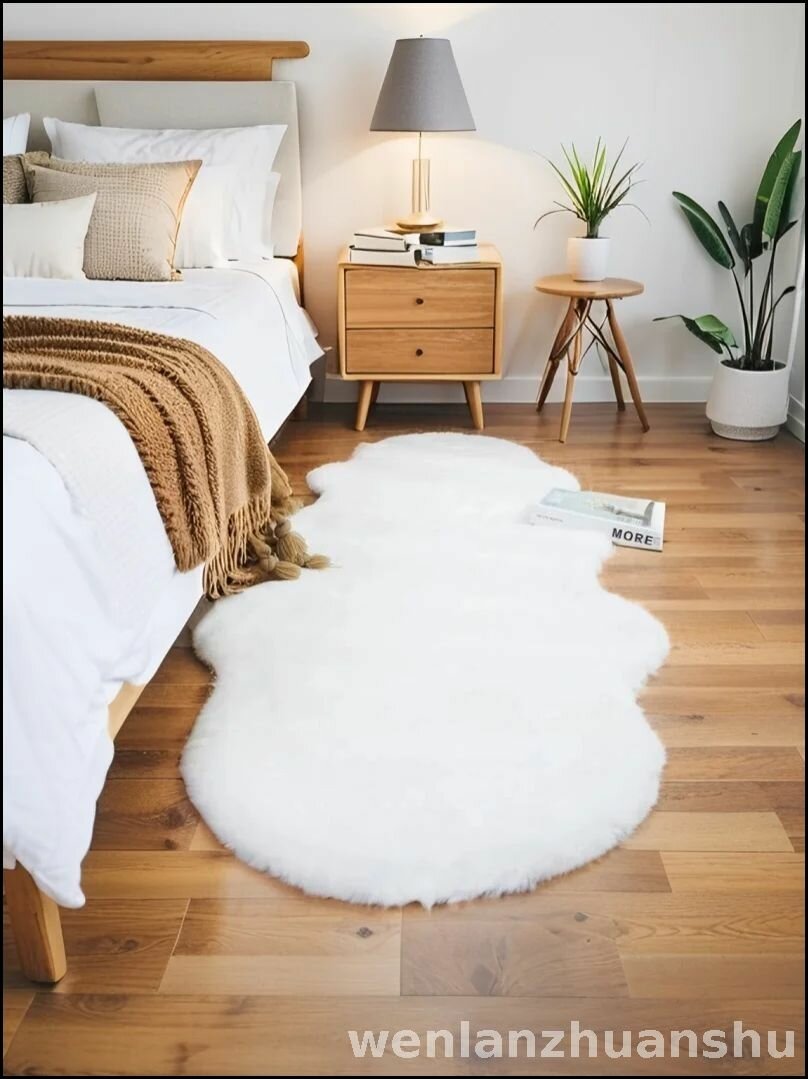 Эксклюзивный мягкий ковер из искусственного меха кролика с нескользящим замшевым основанием, предназначен для оформления спальни, гостиной или детской, размеры 60 на 180 сантиметров