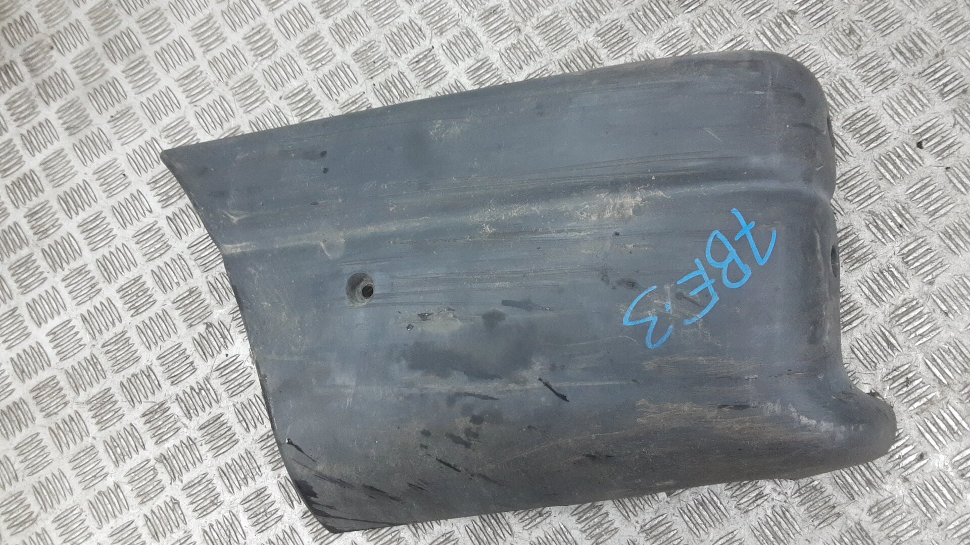 Клык бампера задний левый RENAULT MASTER 2