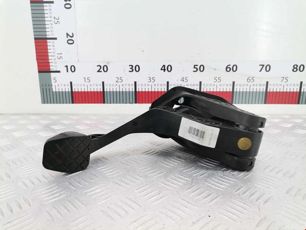 Педаль сцепления Skoda Rapid 1 6R2721321 арт. 1819528