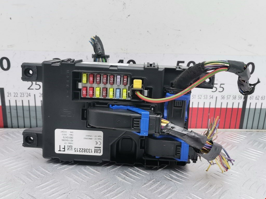 Блок предохранителей Opel Corsa D 13382215 арт. 1831223