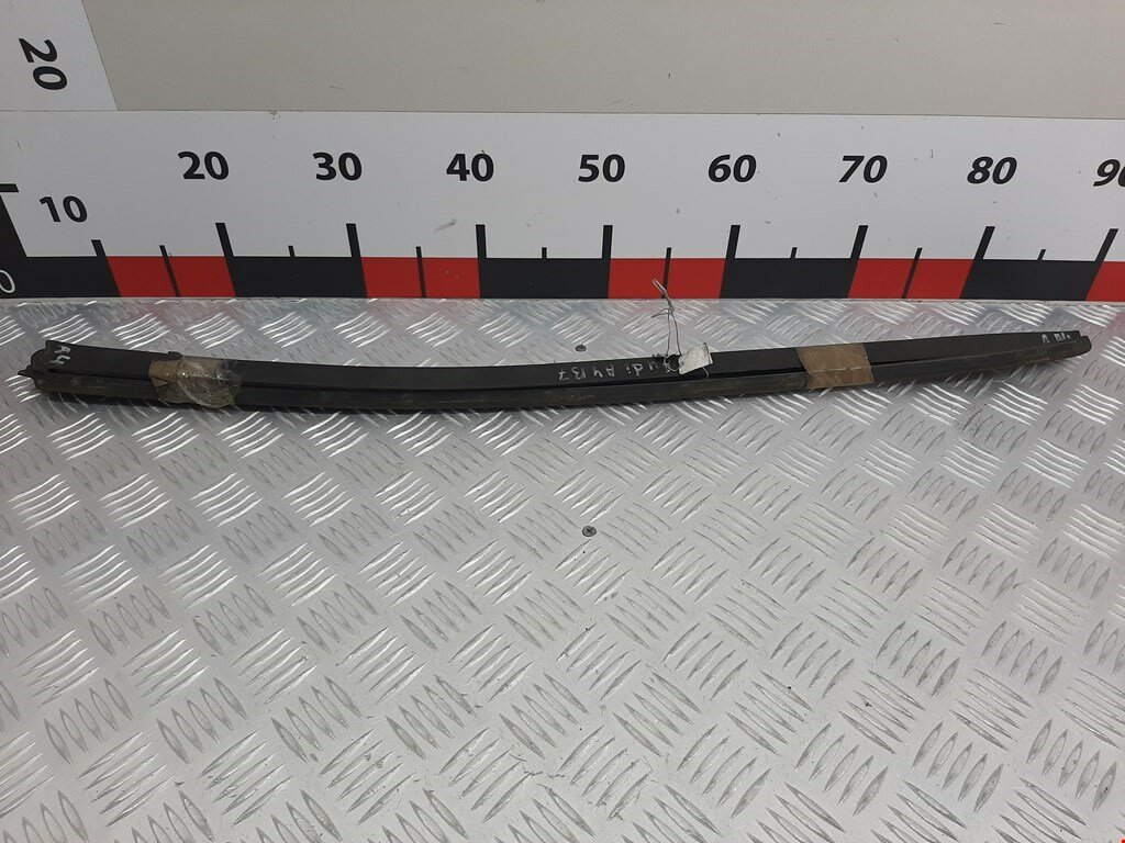 Уплотнитель стекла двери Audi A4 B7 8E0839477C арт. 211680 — фото 1