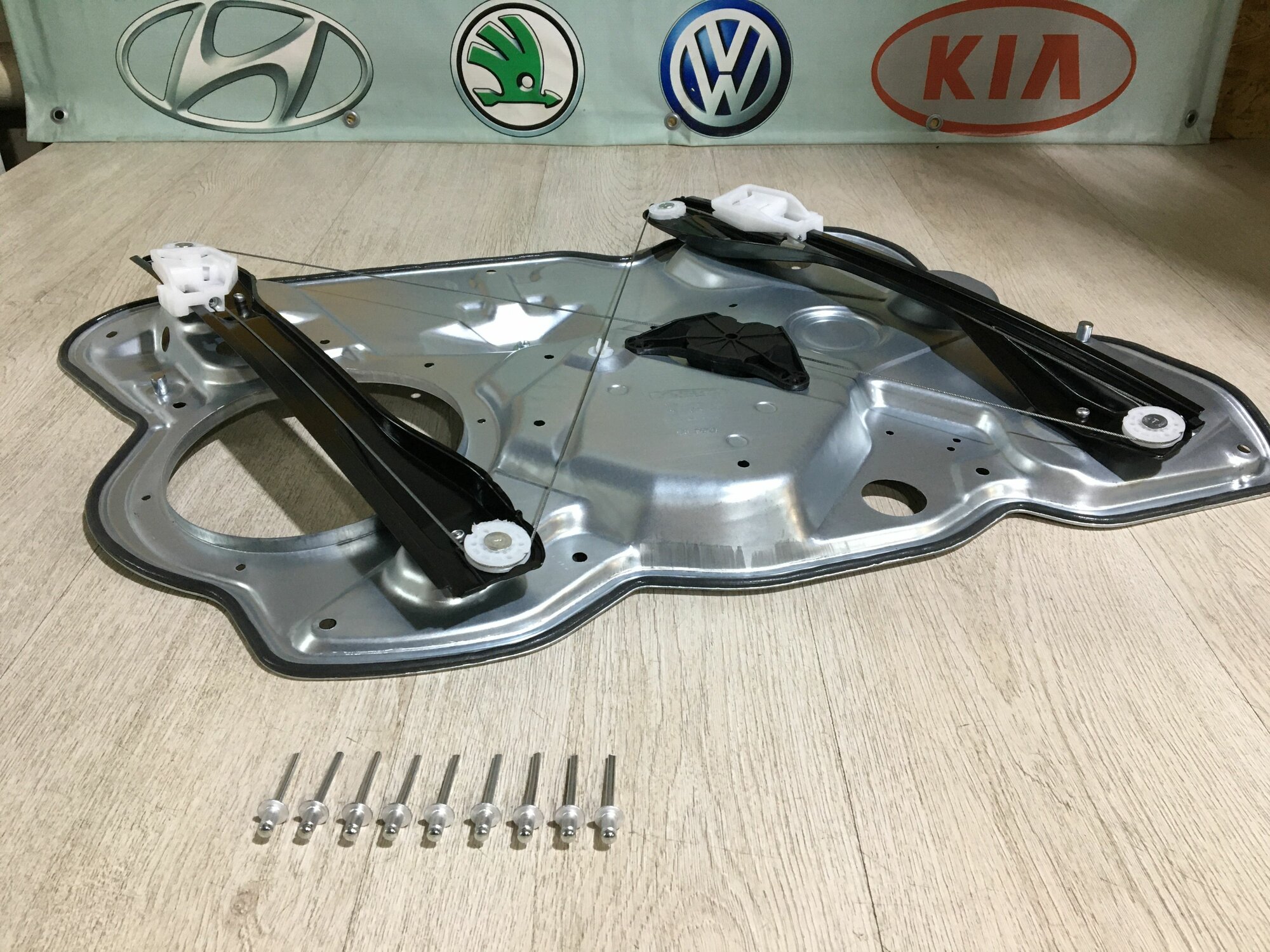 Стеклоподъемник передний правый в сборе с щитом Шкода Октавия А5 Skoda Octavia A5