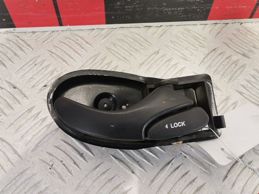 Ручка двери внутренняя передняя правая Ford Focus 1 XS41A22600AH арт. 1520391
