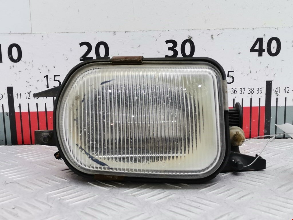 Фара противотуманная левая Mercedes C-Class (W203) A2158200556 арт. 1909765