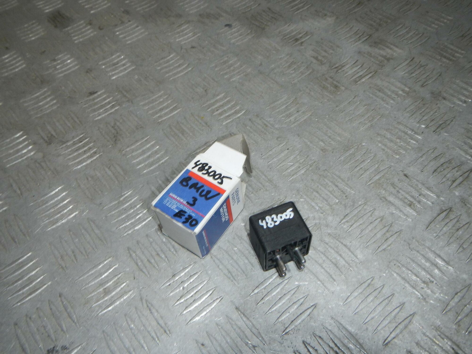 Б/У Реле, BMW (БМВ)-3 (E36) (91-98) BMW 3 (E36) (91-98) Аналог,Е30,реле ABS. Новое. 483005 BMW арт. 0332002171