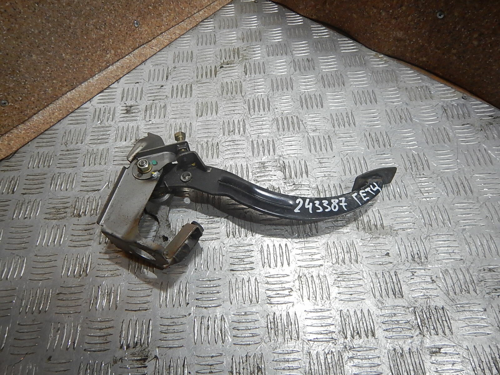 Б/У Педаль сцепления, Hyundai (Хендэ)-GETZ 1 (02-05) HYUNDAI GETZ 1 (02-05) без накладки педали 243387 Hyundai-KIA арт. ...