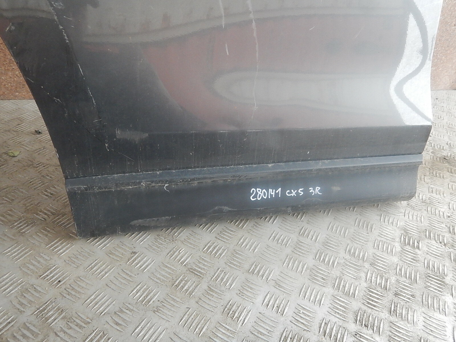 Б/У Молдинг двери задней правой, Mazda (Мазда)-CX-5 (17-) MAZDA CX-5 (17-) Царапины. 280141 MAZDA арт. KB7W51RC1