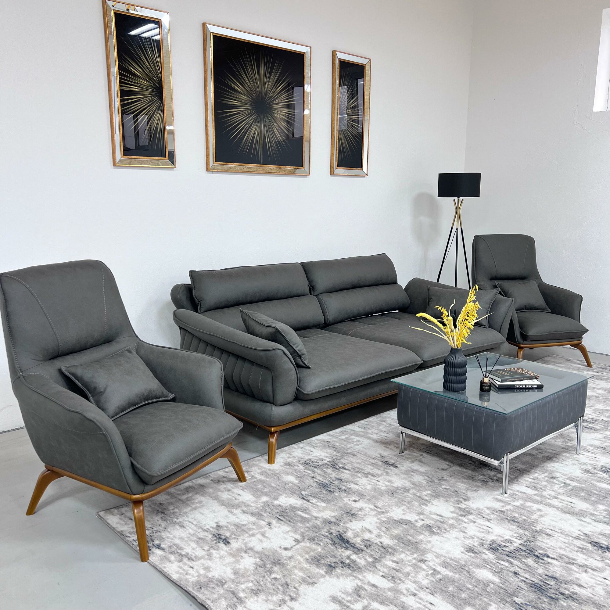 Трон с двумя креслами