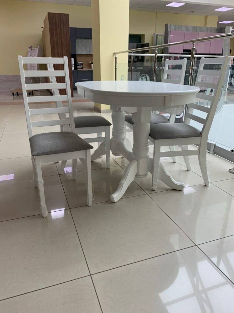 Стол кухонный "Презент", раздвижной из массива берёзы 130 см x 80 см(+40 см) и 4 стула в разложенном виде стол 170 см на 80 см