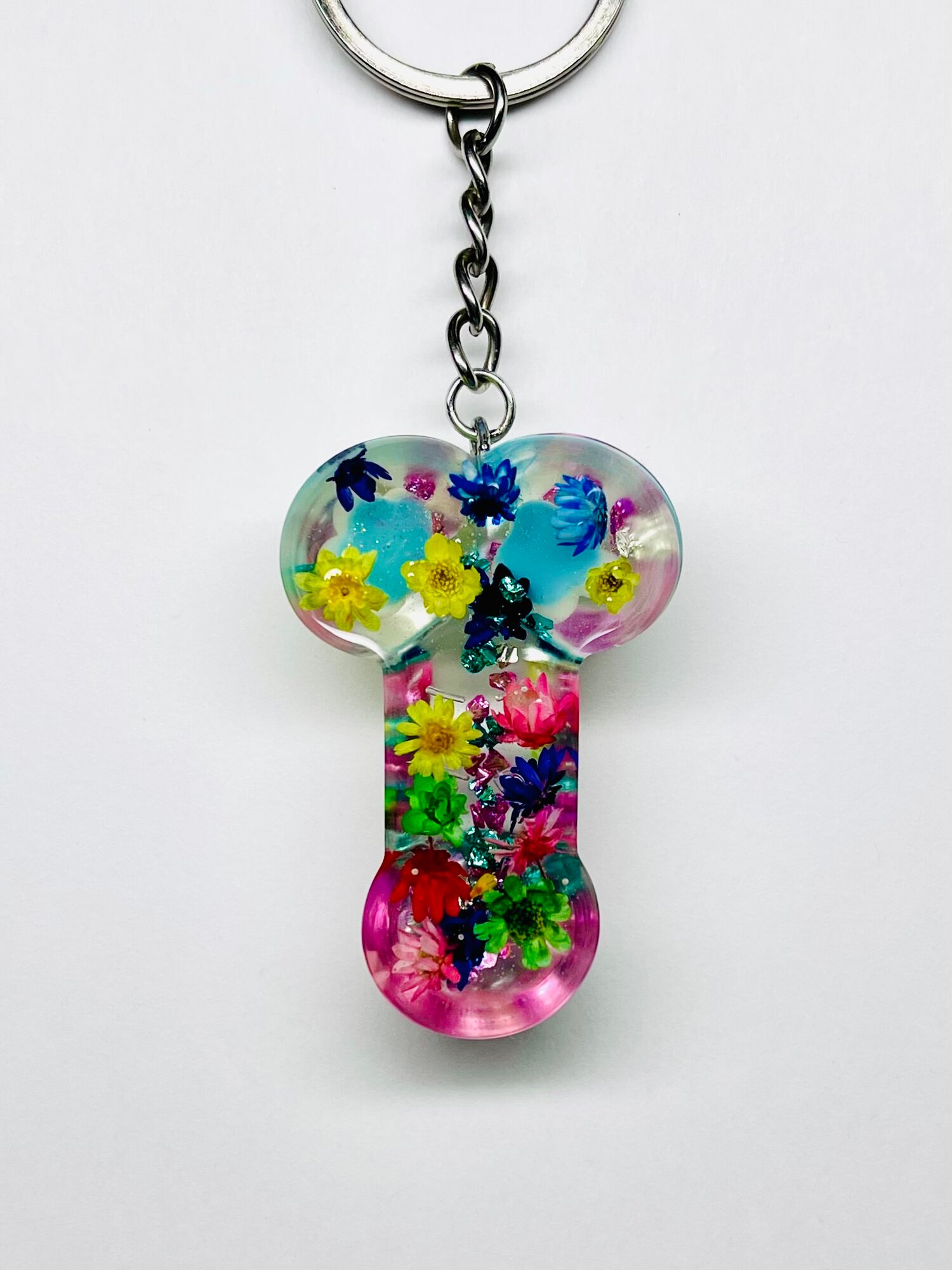 Креативный брелок в форме пениса, инкрустированный декором, сухоцветами и декоративными камнями EVTUSHENKO ART.