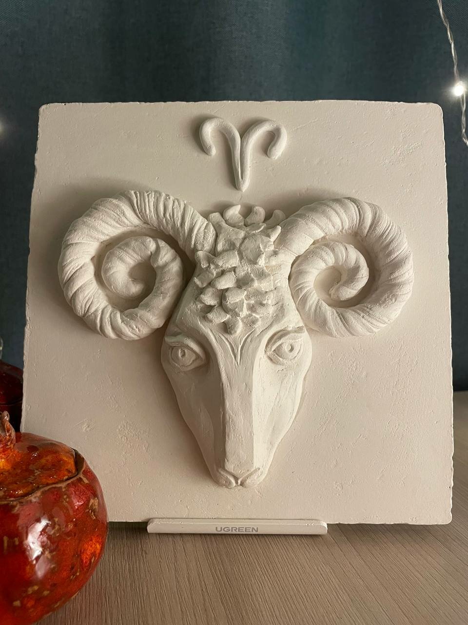 Панно на стену, для интерьера, знак зодиака Овен, белый, ручная работа, гипс, 21 см