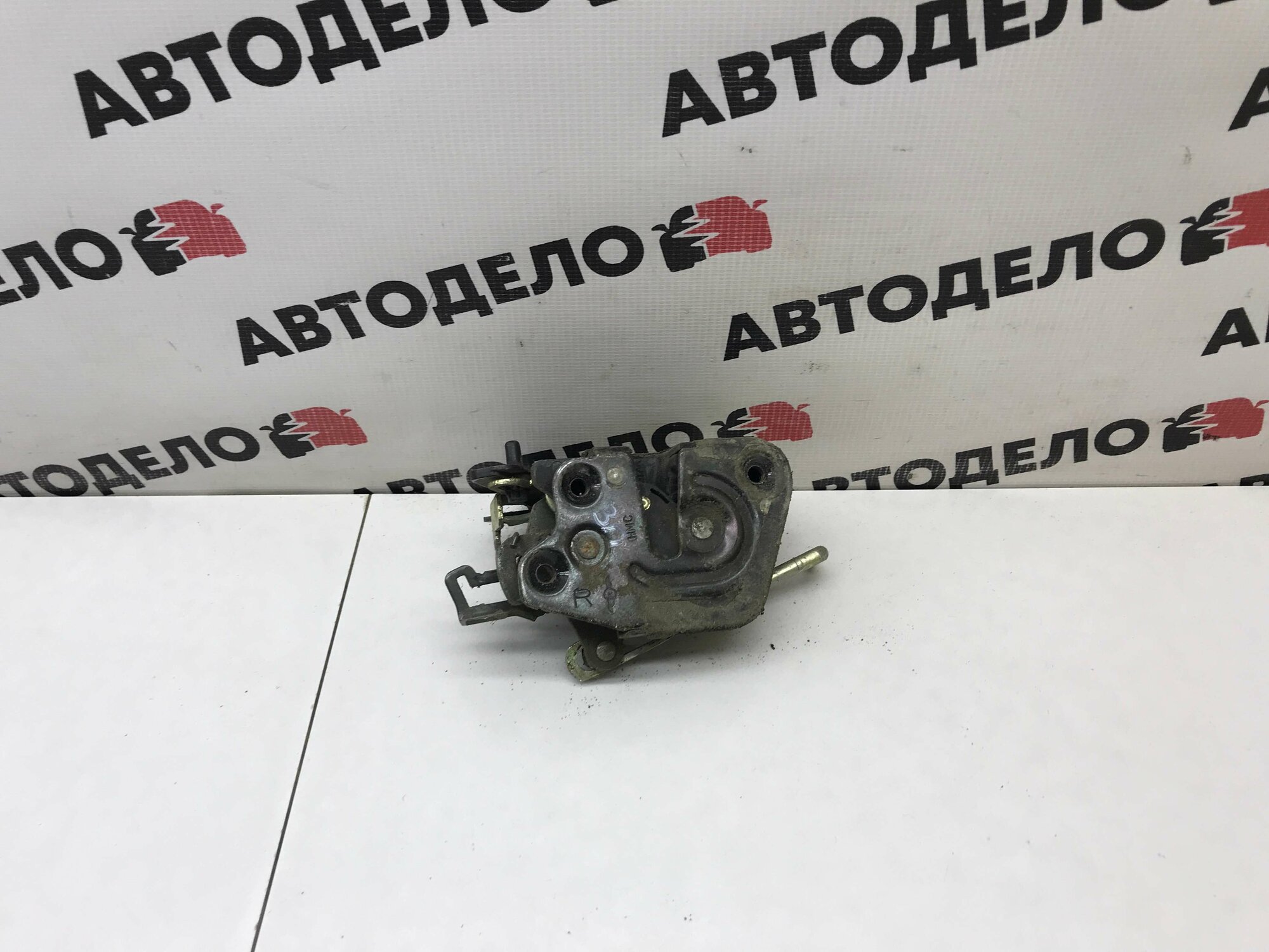 Замок двери задний правый Kia Magentis 2002 г.в