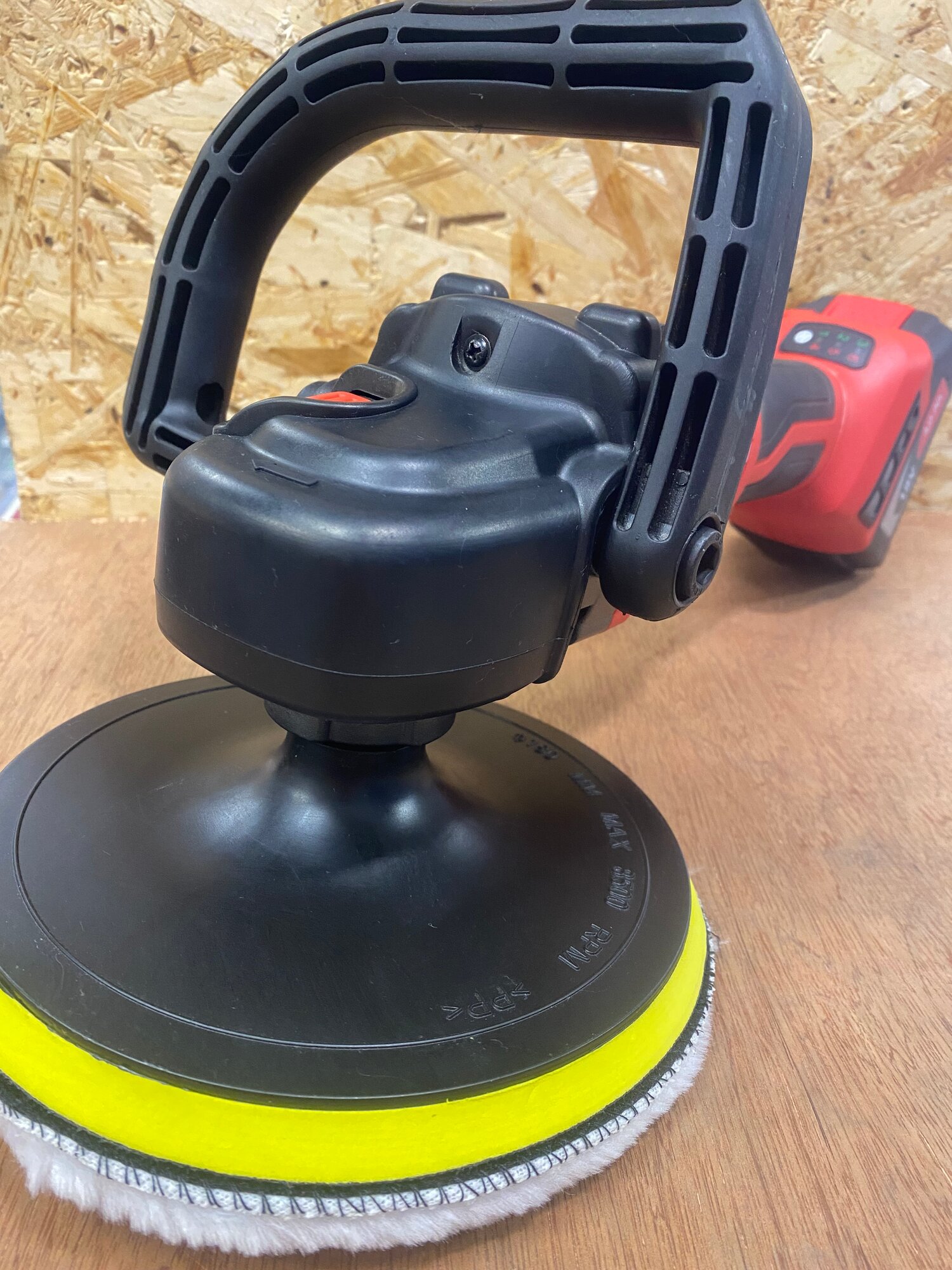 Угловая полировальная аккумуляторная машина Felisatti УПМ-180/18Л3 без акум. И З. У.