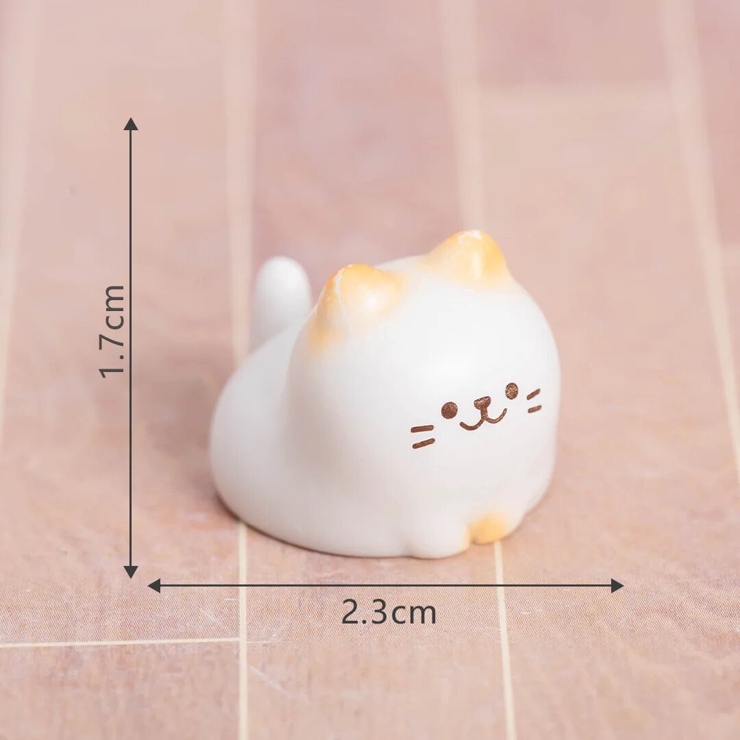 Фигурка кота резиновая, цвет 3, 1.7x2.3 см