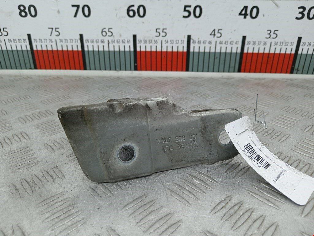 Кронштейн (крепление) фары правый Volkswagen Beetle 2 1C0805074A арт. 2228419