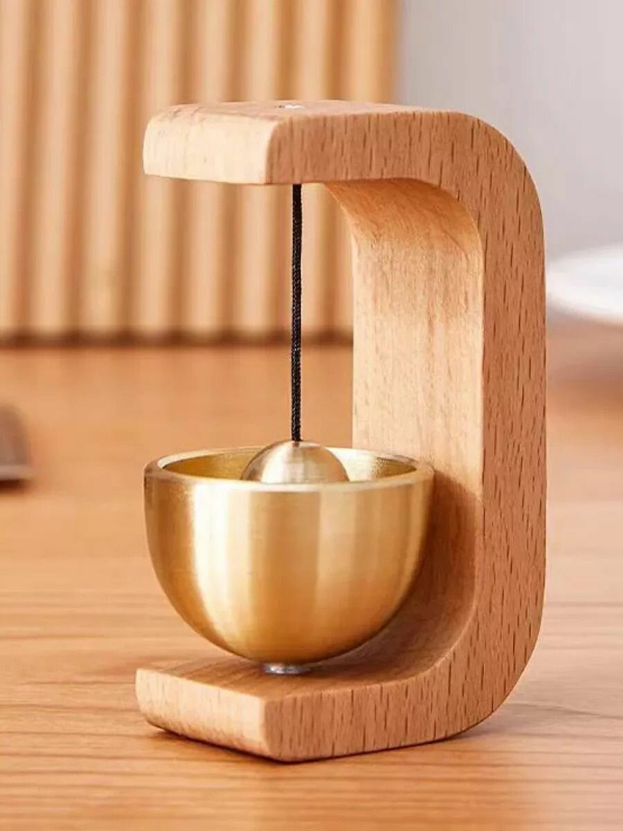 Придверный колокольчик на магните и липкой ленте.