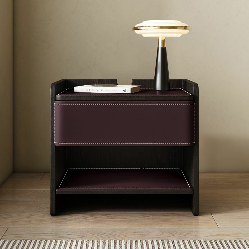 Прикроватный столик из седельной кожи