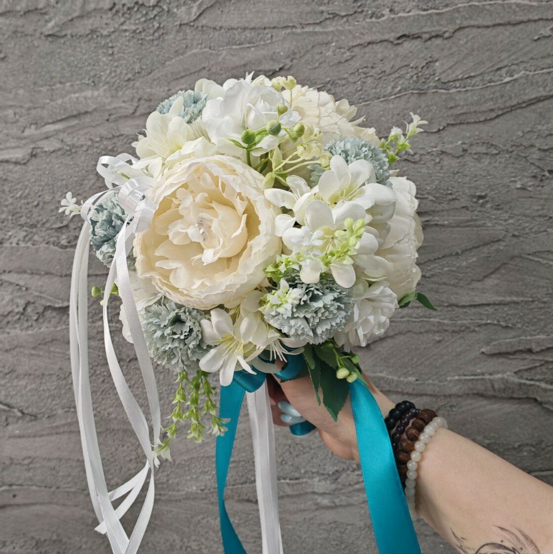 Букет-дублёр из искусственных цветов. Свадебный букет невесты из пионов, кустовых роз, хризантем, гортензии